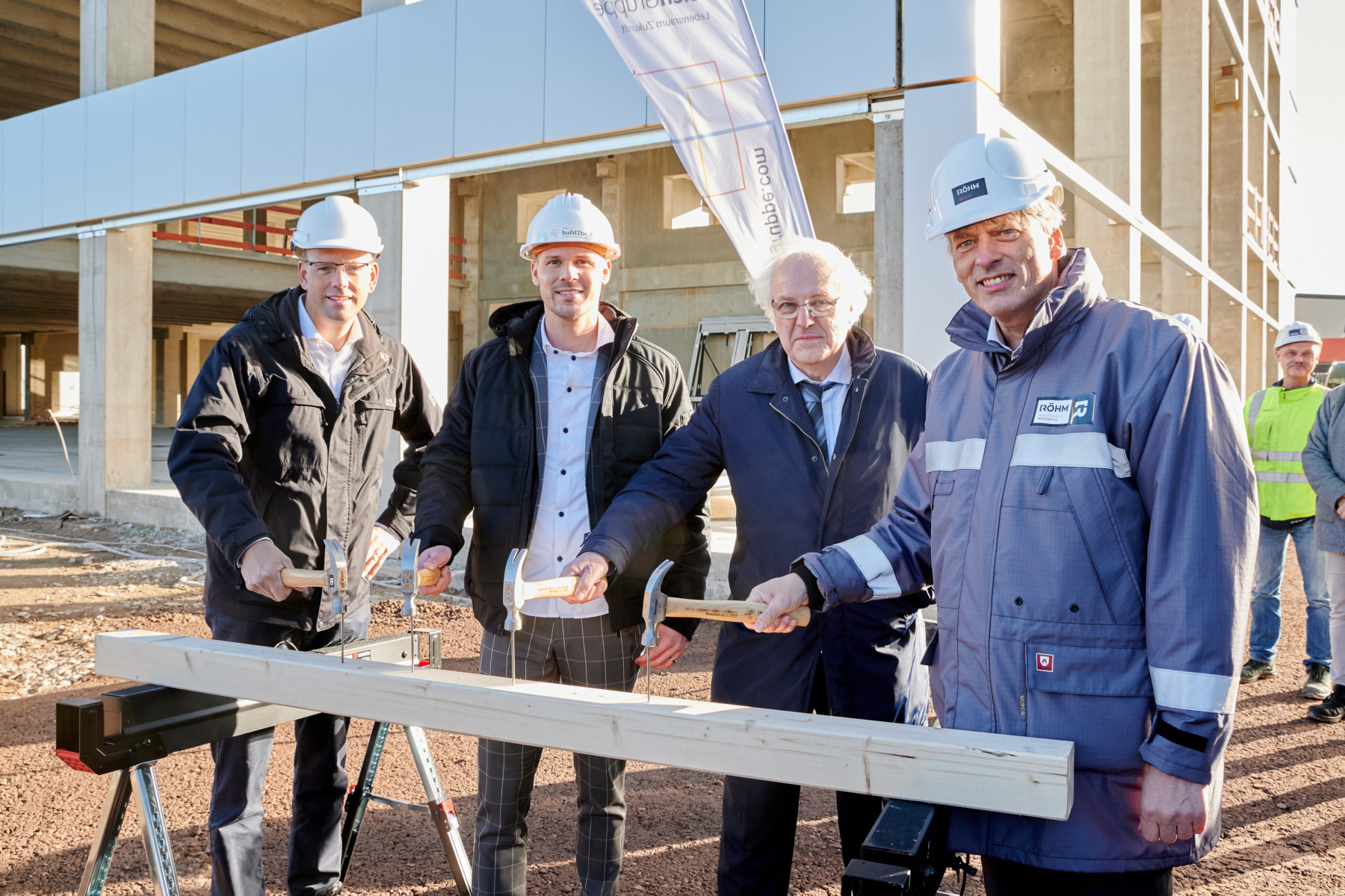 Thelen-Gruppe | Richtfest für Innovationszentrum bei Röhm - Thelen-Gruppe